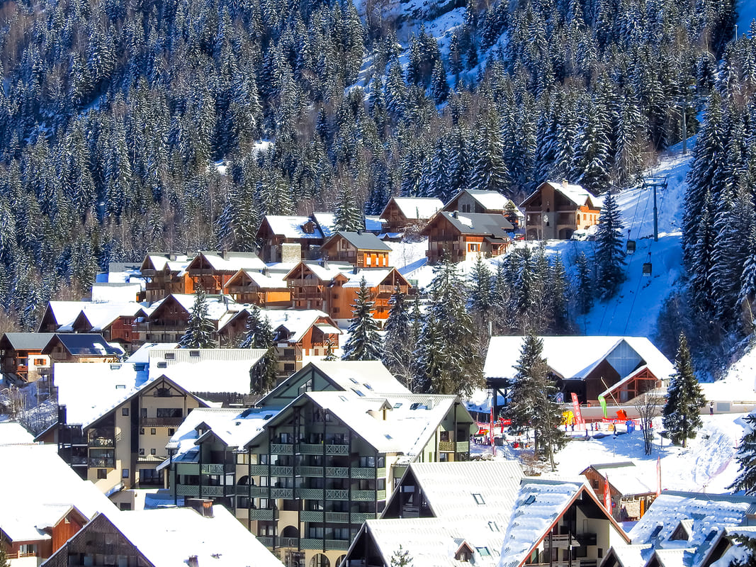 Oz en Oisans Skiing Holidays | Ski Apartments | Peak Retreats