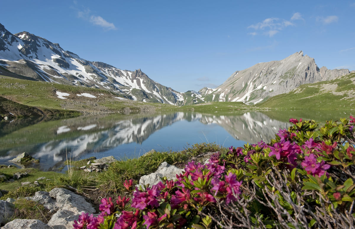 Les Contamines Summer Holidays | Lake & Mountains | Peak Retreats
