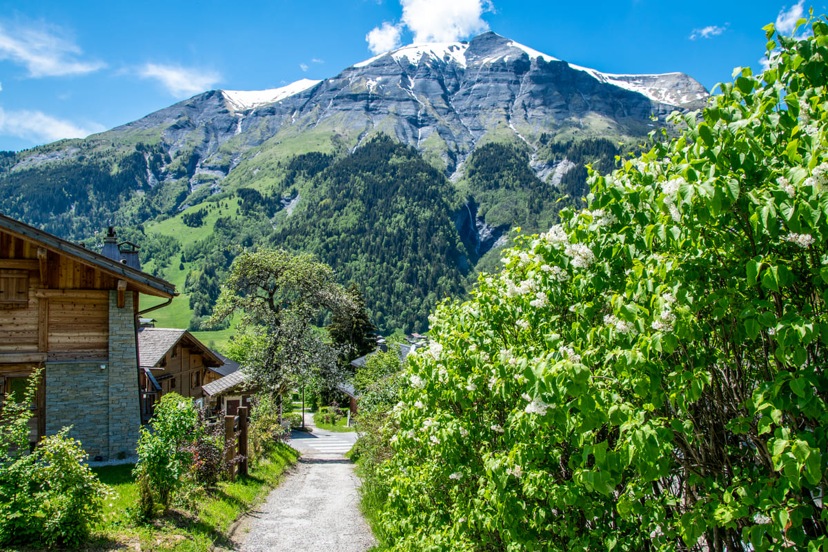 Les Contamines Summer Holidays | Lake & Mountains | Peak Retreats