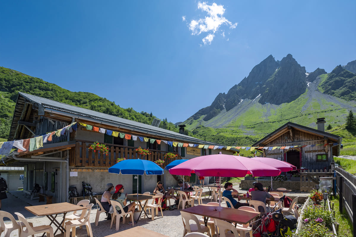 Les Contamines Summer Holidays | Lake & Mountains | Peak Retreats