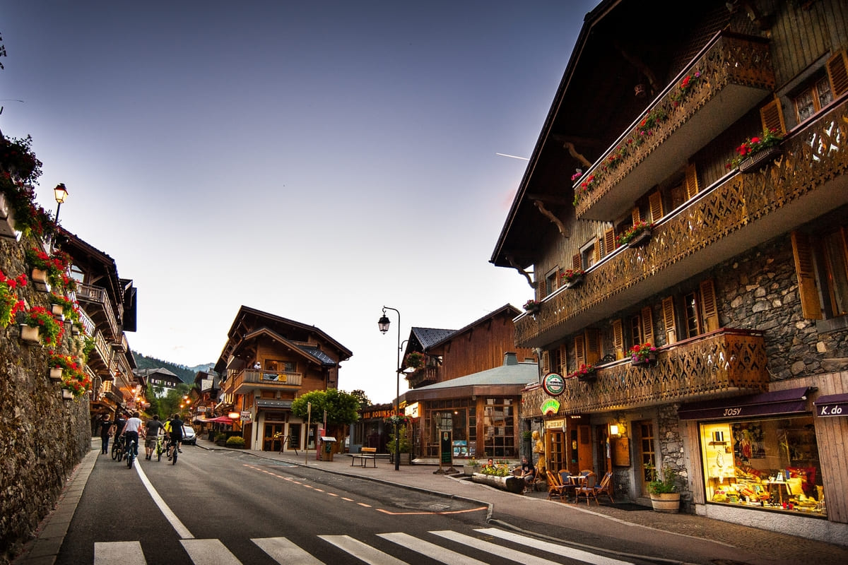 Morzine Summer Holidays | Lakes & Mountains | Peak Retreats