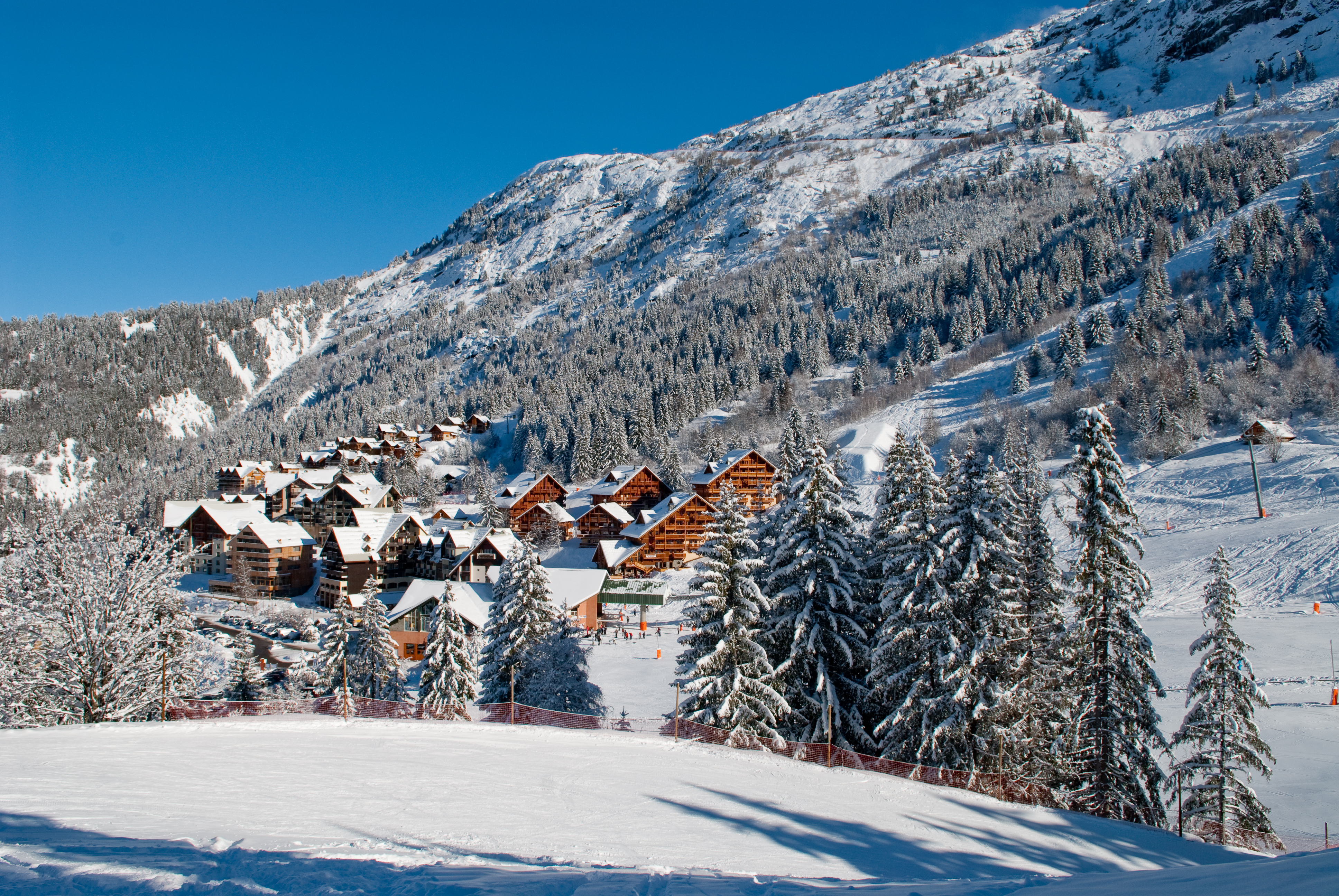 Oz en Oisans Skiing Holidays | Ski Apartments | Peak Retreats