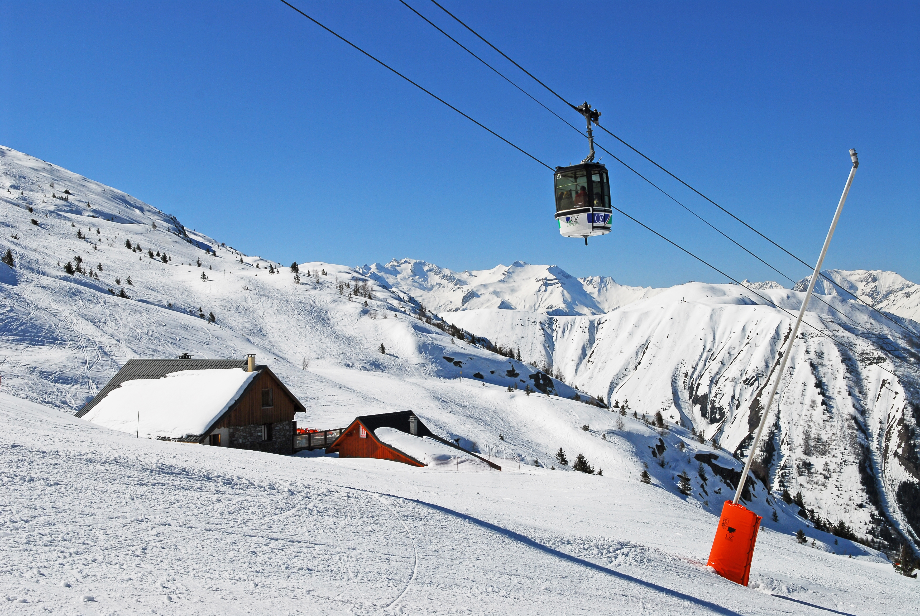 Oz en Oisans Skiing Holidays | Ski Apartments | Peak Retreats