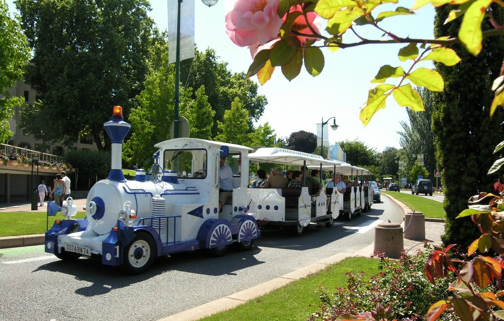 Evian Les Bains Summer | Lakes & Mountains | Peak Retreats